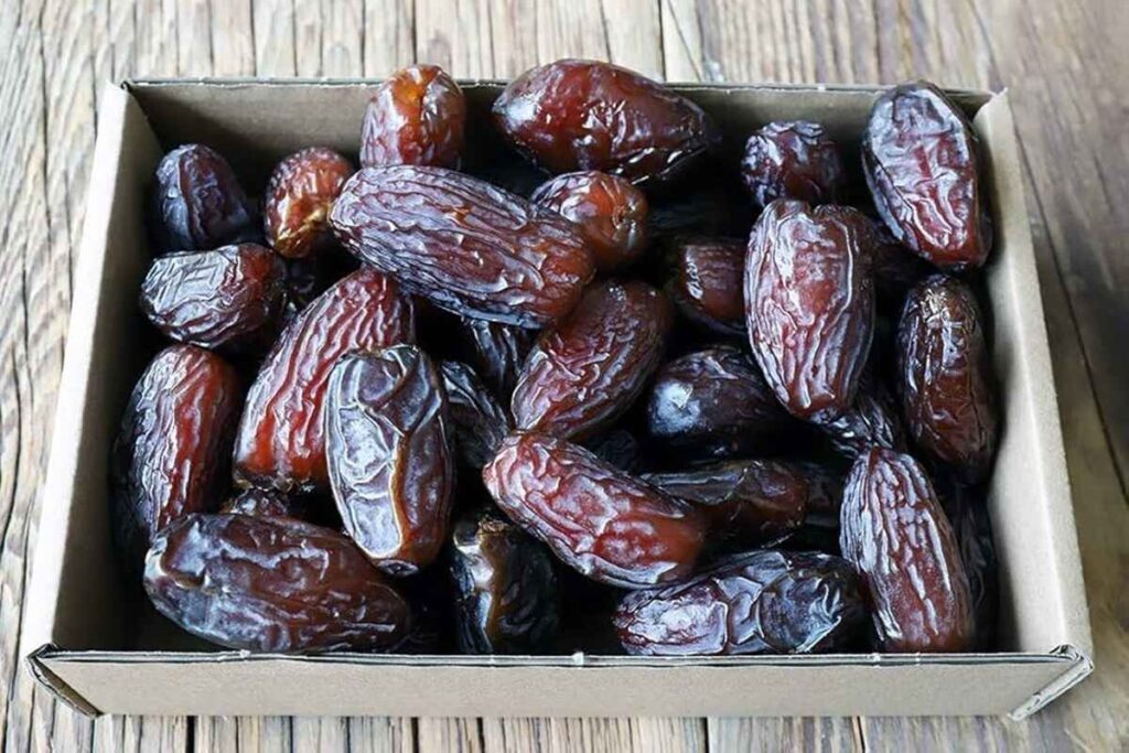 Top 10 Best Quality Dates in the World | Types & Brands